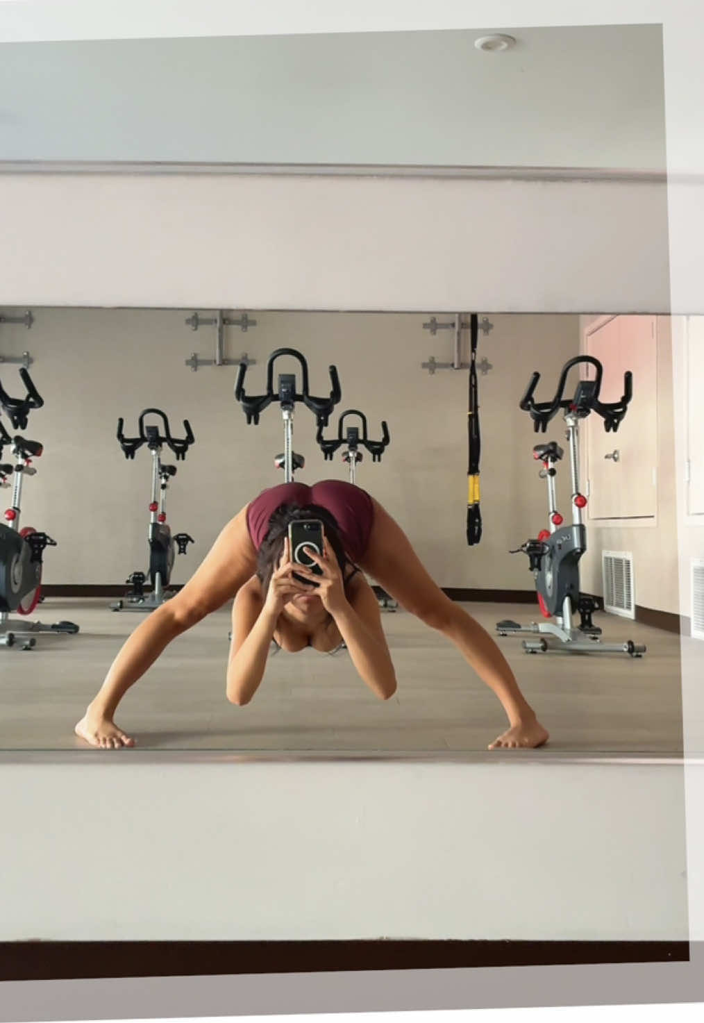 Sophia (@phia.liz) - Urlebird