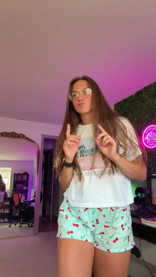 ရွာပြန်ဦးမယ် ️ ️#shwemoe #ရွှေမိုးအိ | Shwe Moe Ei - ရွှေမိုးအိ (@shwemoeei4)