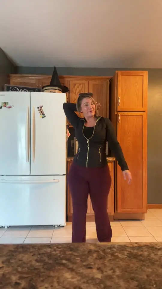 Love the sound of mules | Sammy Thighs (@sammythighsx)