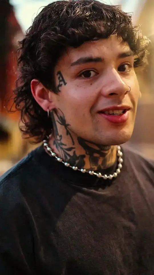 turned 18 today 😇🙌🏼 #06 #asian | vee liette (@veeliette)