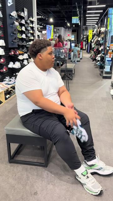 don’t care if i’m toxic 🤷🏻‍♀️#06 #asian | vee liette (@veeliette)