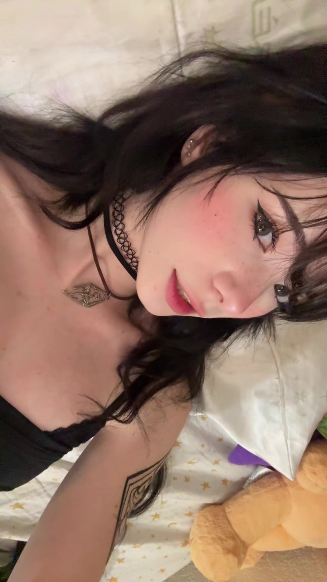 ash🐝 (@ashisbees) - Urlebird