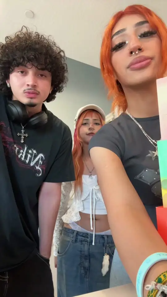 Lilyy (@badbishlily) - Urlebird