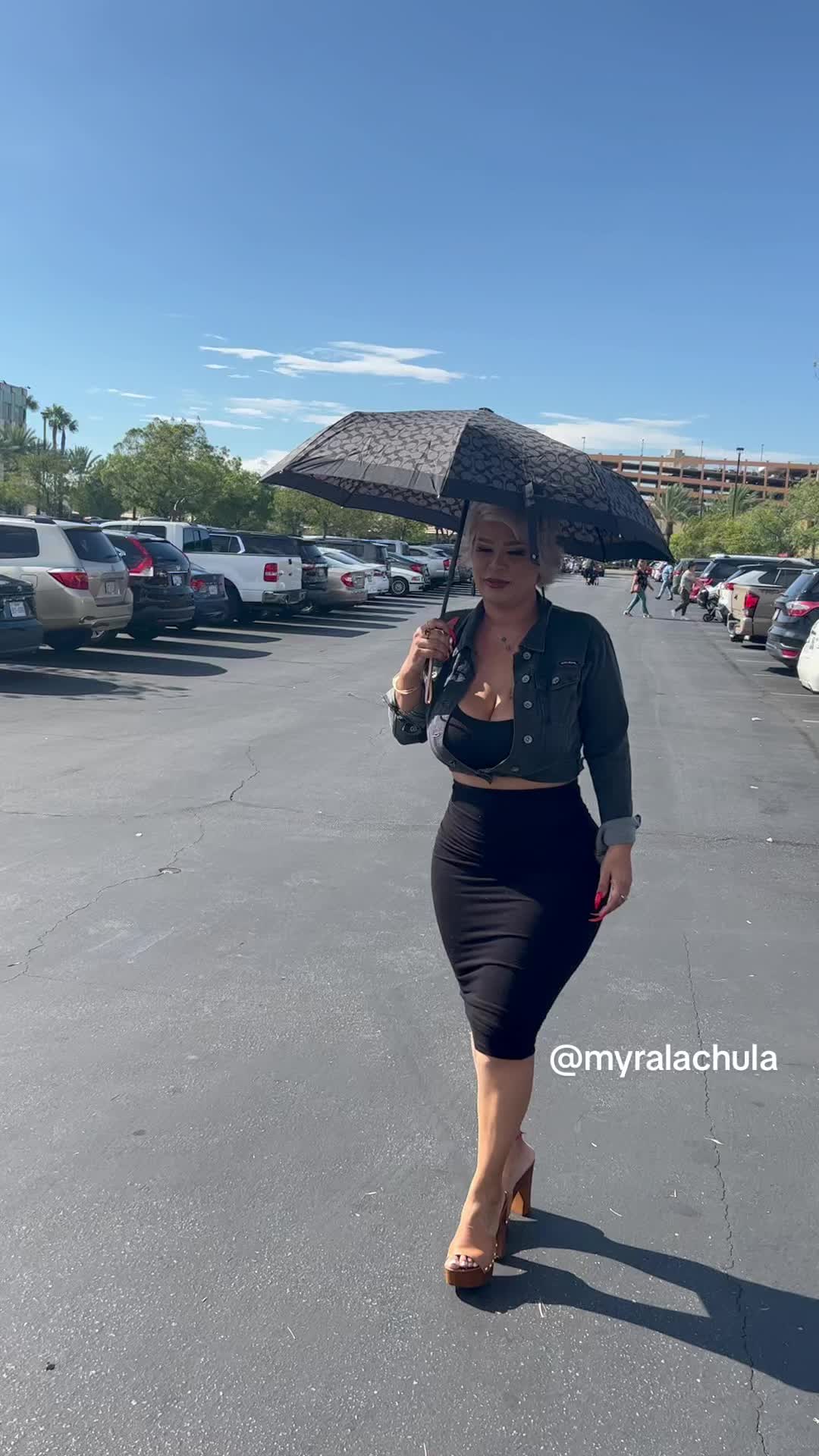 It’s hot in California | myralachula (@onlymyralachula)