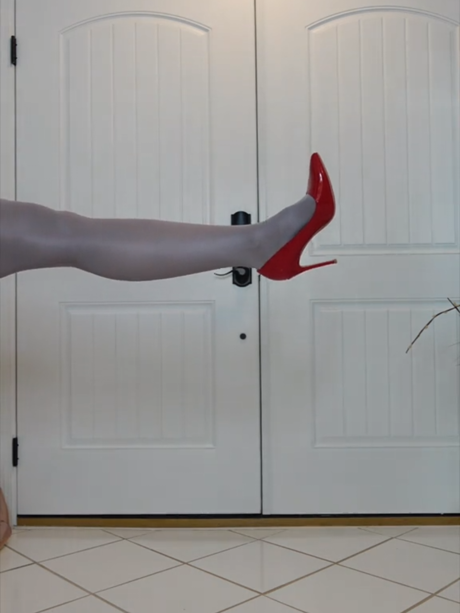 Natalie Nightwolf (@nattynightwolf) - Urlebird