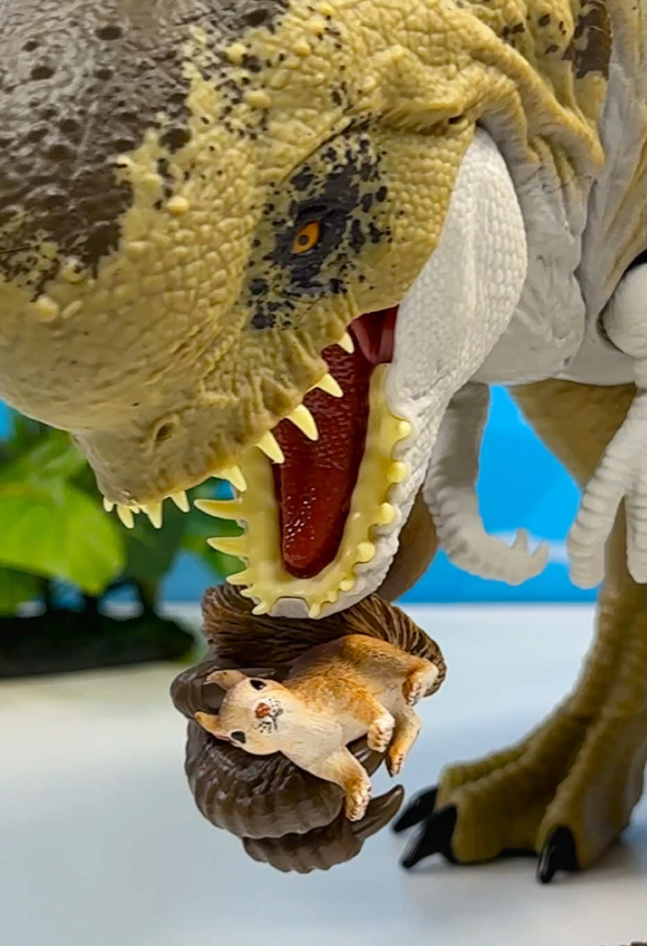 Jurassic World Rebirth Distortus Rex | Squirrel Stampede ...