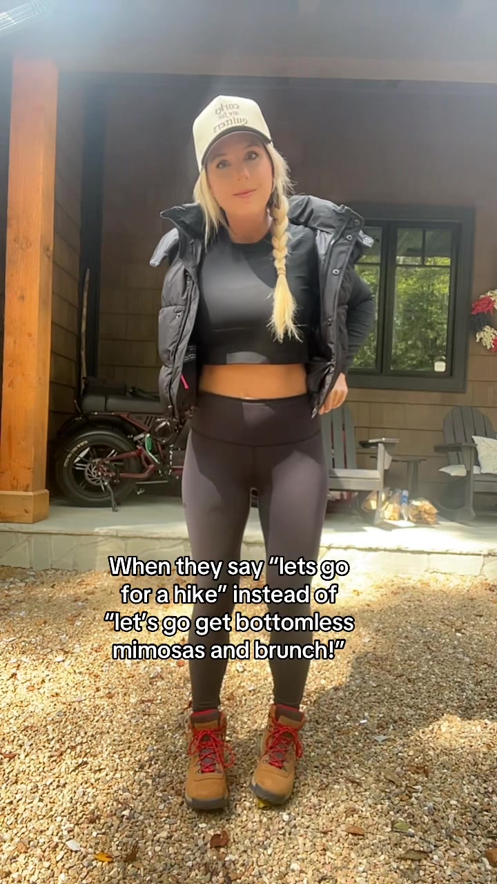 Chelsey Leigh (@thechelseyleigh) - Urlebird