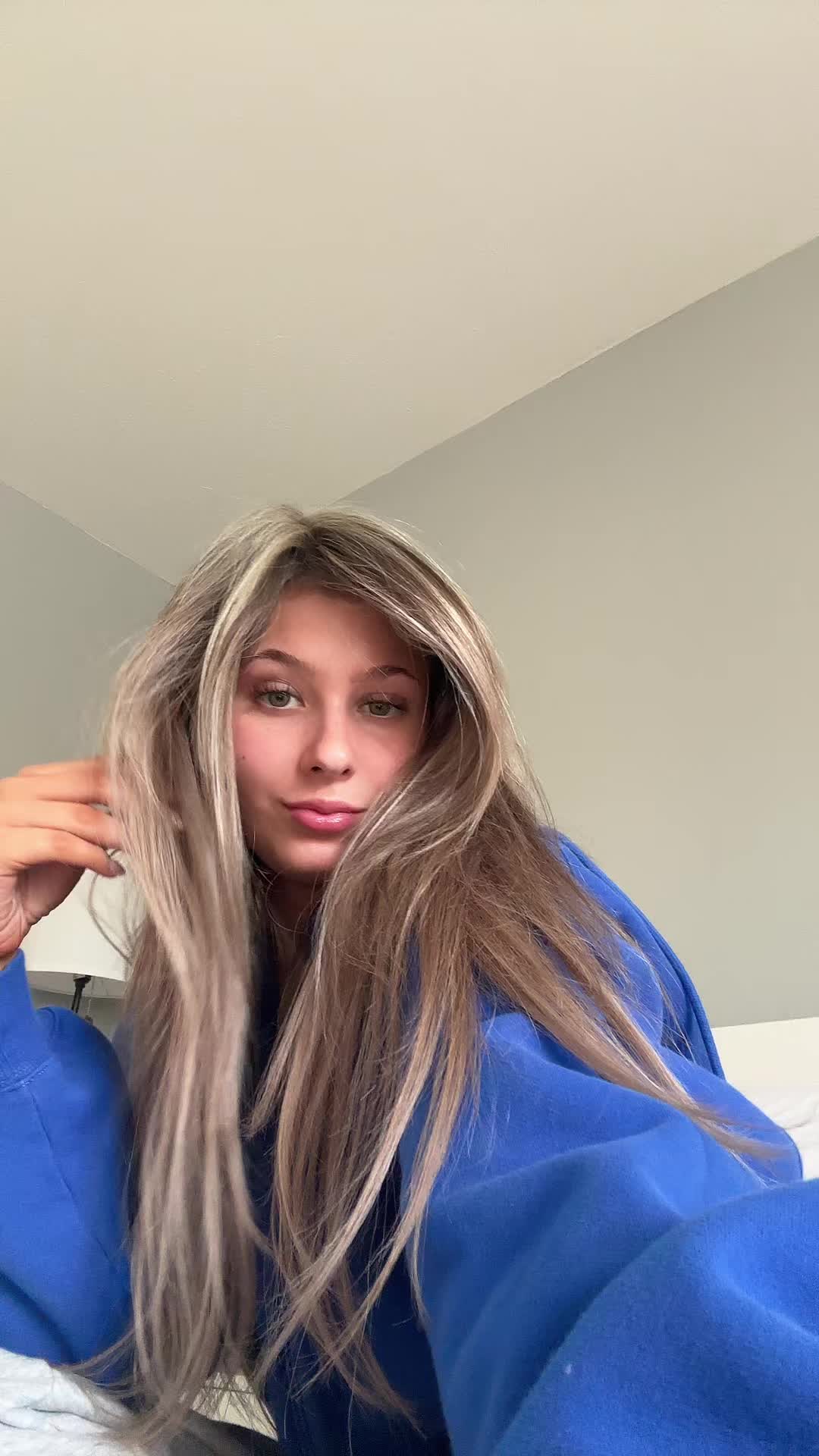 Jess🤍 (@jessgeng) - Urlebird