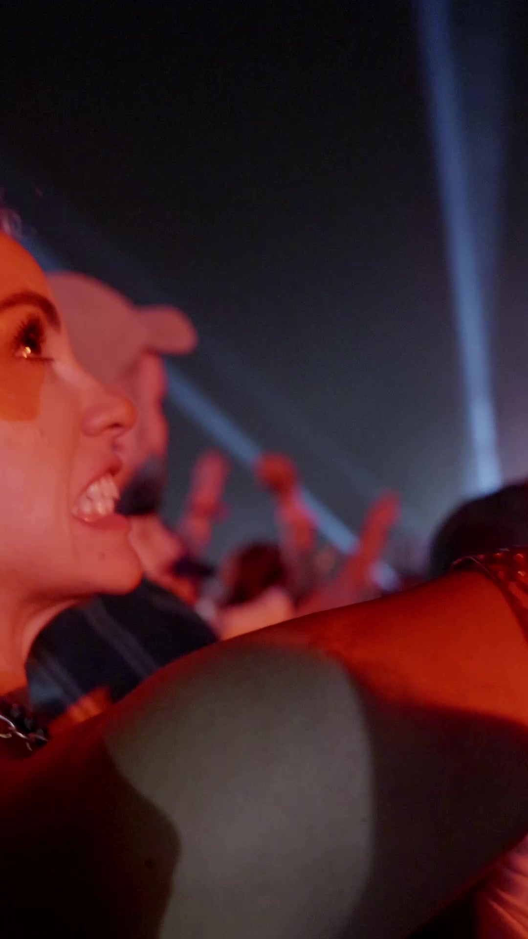 Ana Carol Serra🦄 (@anacarolserra) - Urlebird