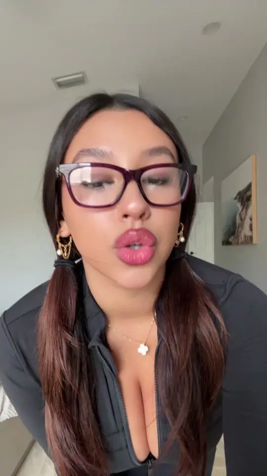 sari (@iamsariiixo) - Urlebird