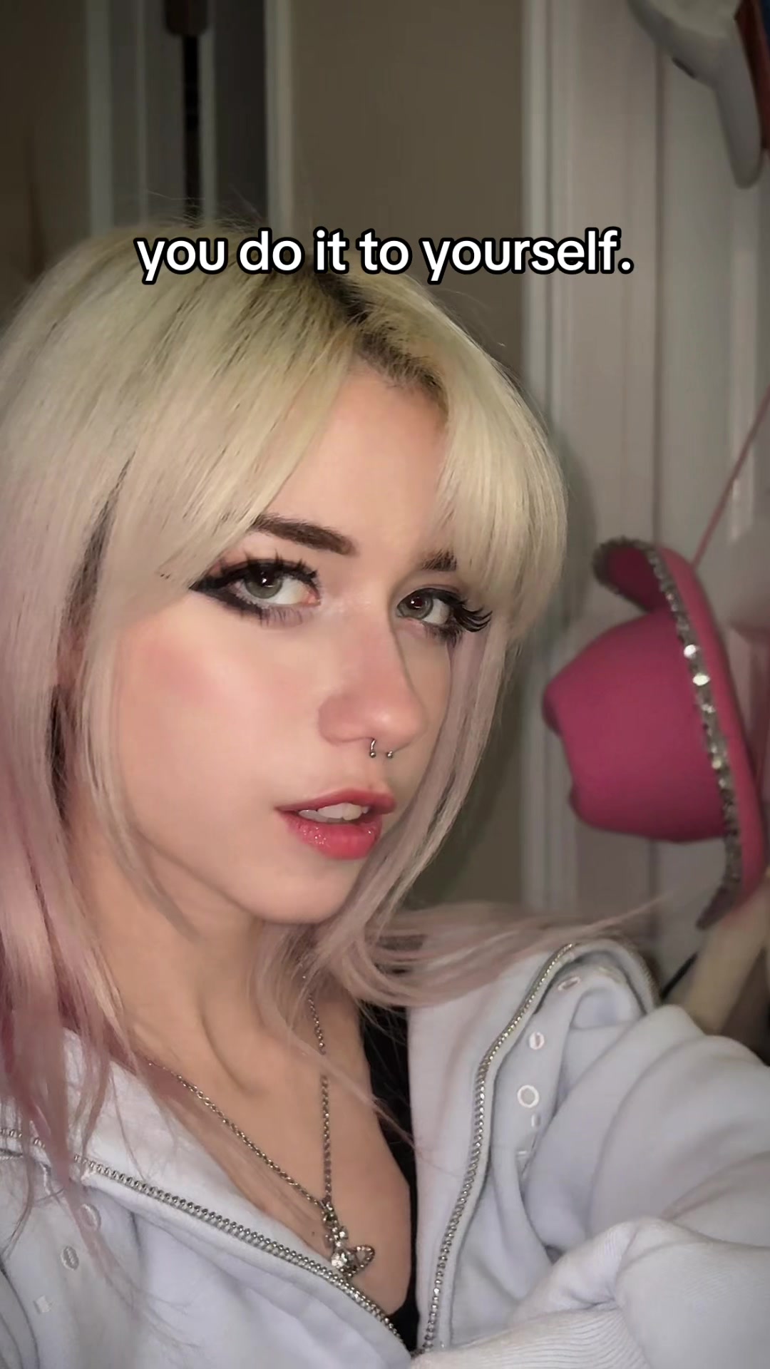 Jade (@iluvmeww) - Urlebird