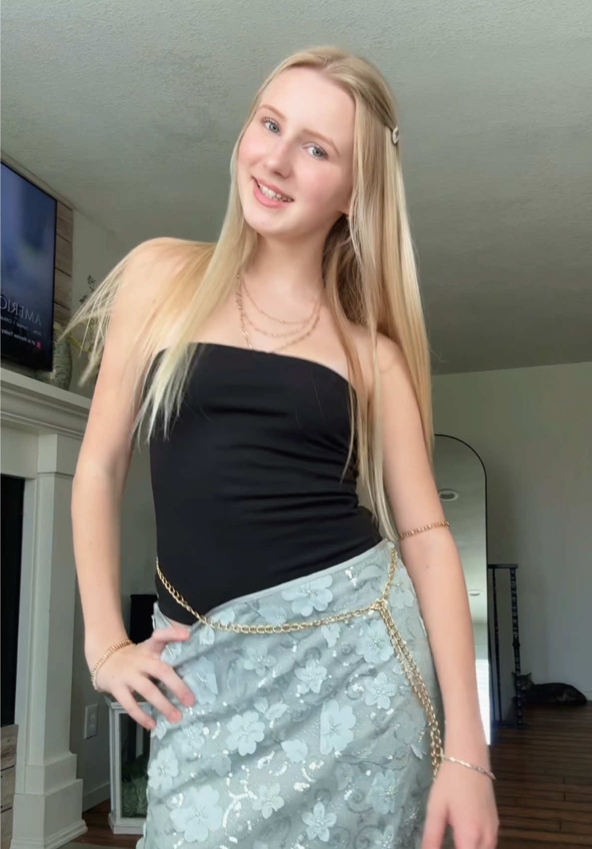 smile at someone today💕🫶 happy Friday | reagan 💋 (@love.rearea)