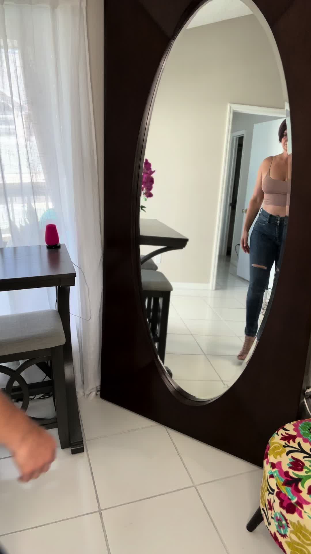 Curious Carly (@curious.carly) - Urlebird