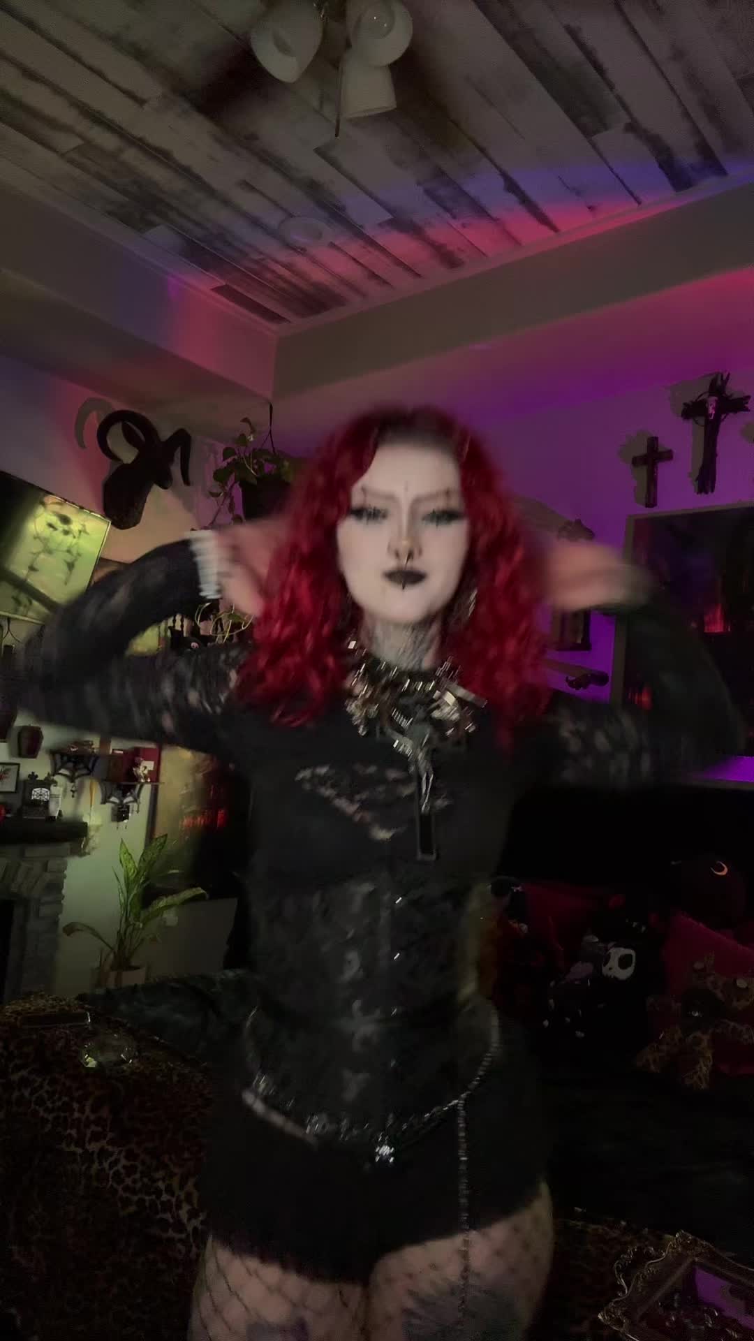 𖤐☠︎︎𝔏𝔢𝔵☠︎︎𖤐 (@goat__spitt02) - Urlebird