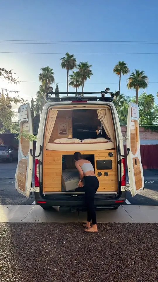 Sarah Foss (@sarahhfoss) - Urlebird