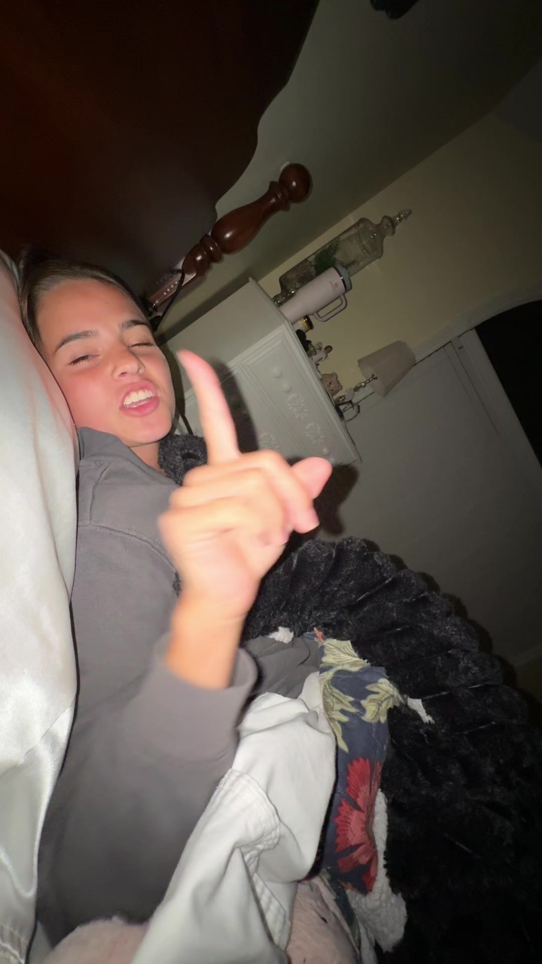 #toomanyfarts | whodis🦔 (@youknow_whothisis3)
