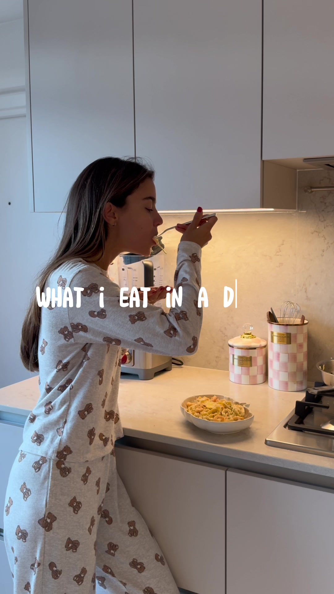 what i eat in a day! 🍝🤍 a little | Lidia Mera (@lidiavmera)