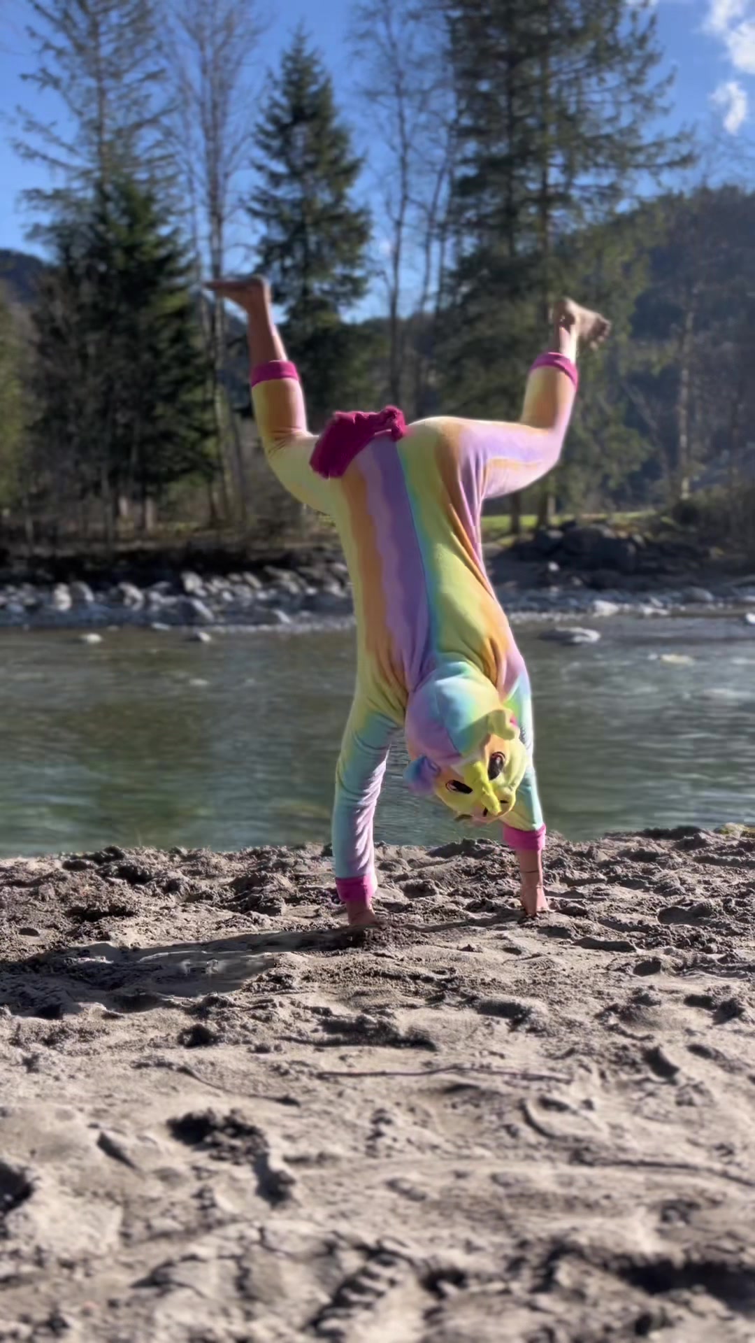 Linda Lanu (@linda.lanu) - Urlebird