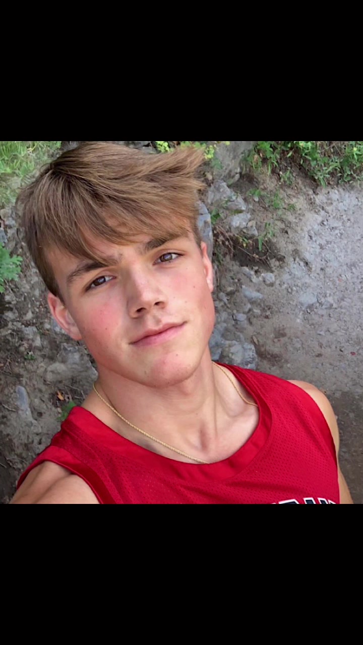 Queer Me Now (@queermenow) - Urlebird