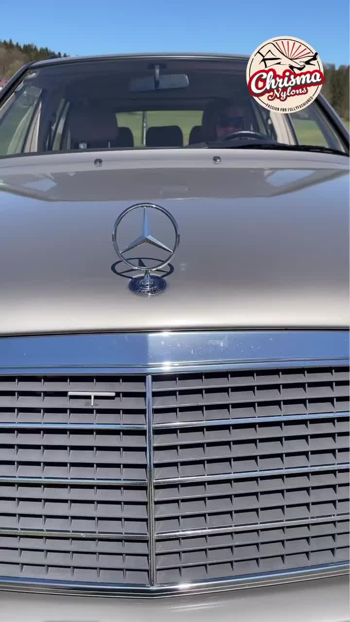 Chrisma (@chrisma_nylons) - Urlebird