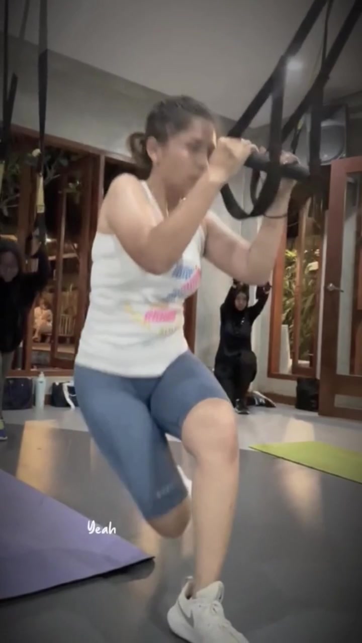 Momi Itha (@momi_itha) - Urlebird