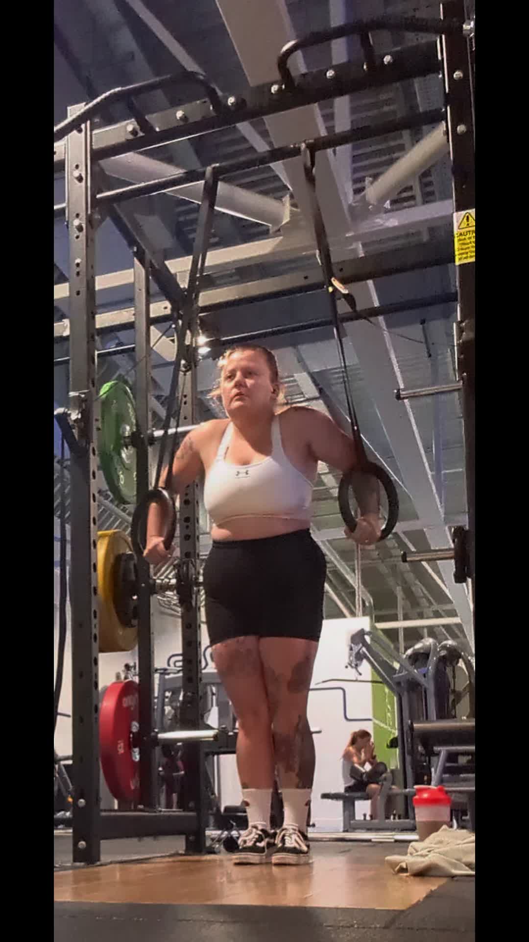 Victoria Rae Matthews (@vicraee) - Urlebird