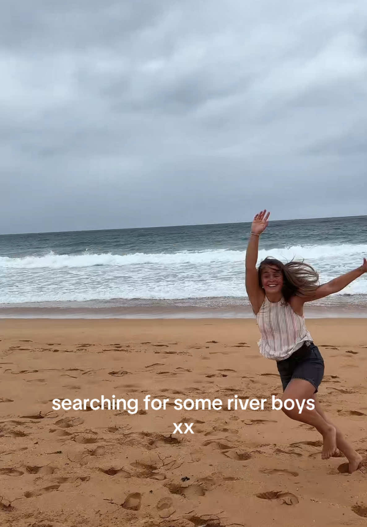 look for alice almost falling over 🏄 | eviematthewss (@eviematthewss)