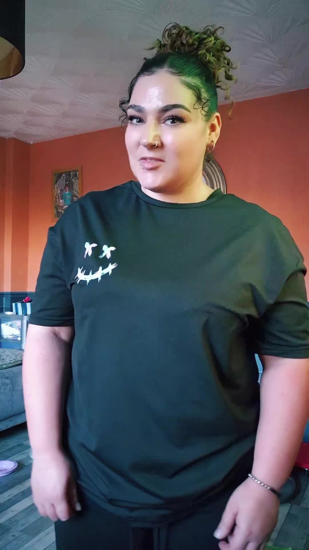 Esha Mae (@eshamae1) - Urlebird