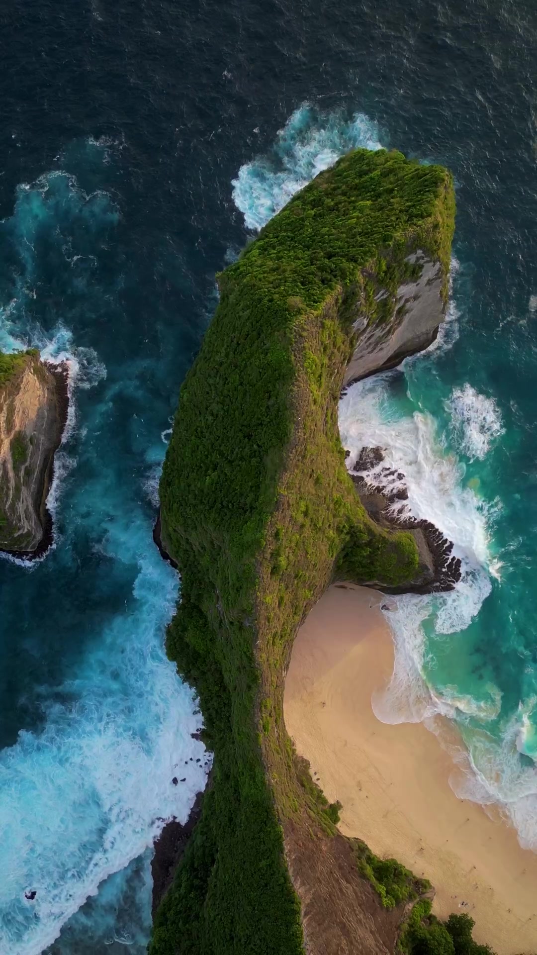 Hiking the T-Rex Cliff in Nusa Penida | Imad (@imad0162)