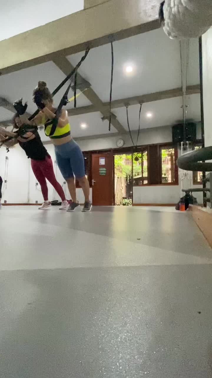 Momi Itha (@momi_itha) - Urlebird