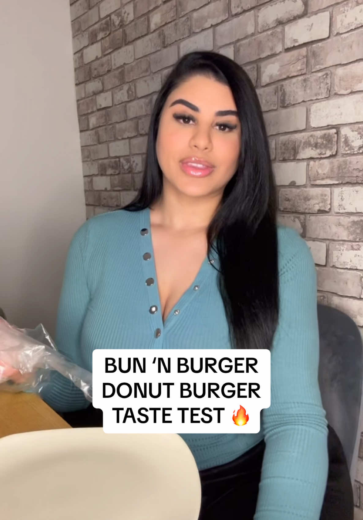 Zou jij deze donut burger uitproberen | Dominique Jane (@dominique.jane)