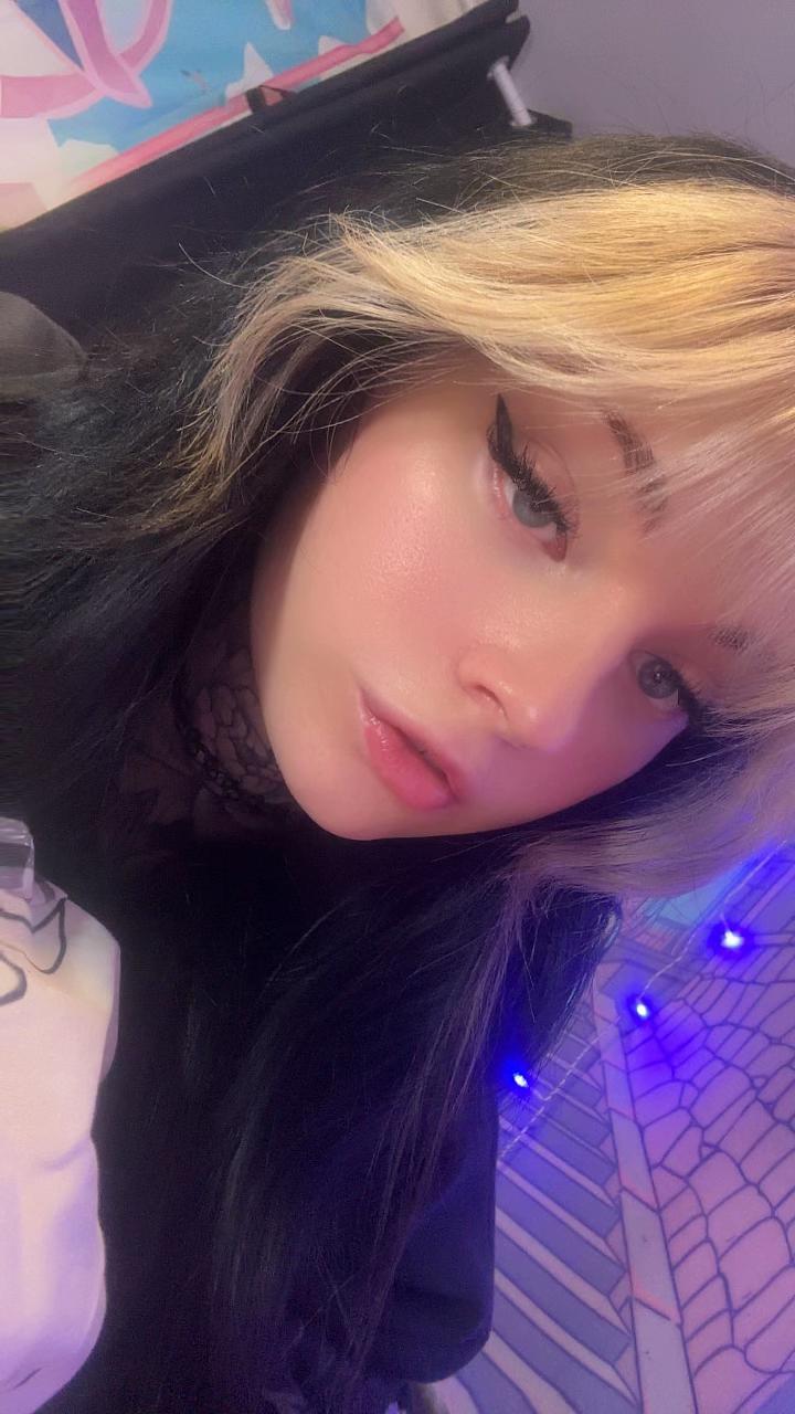 emilypiexo (@emilypiexo) - Urlebird