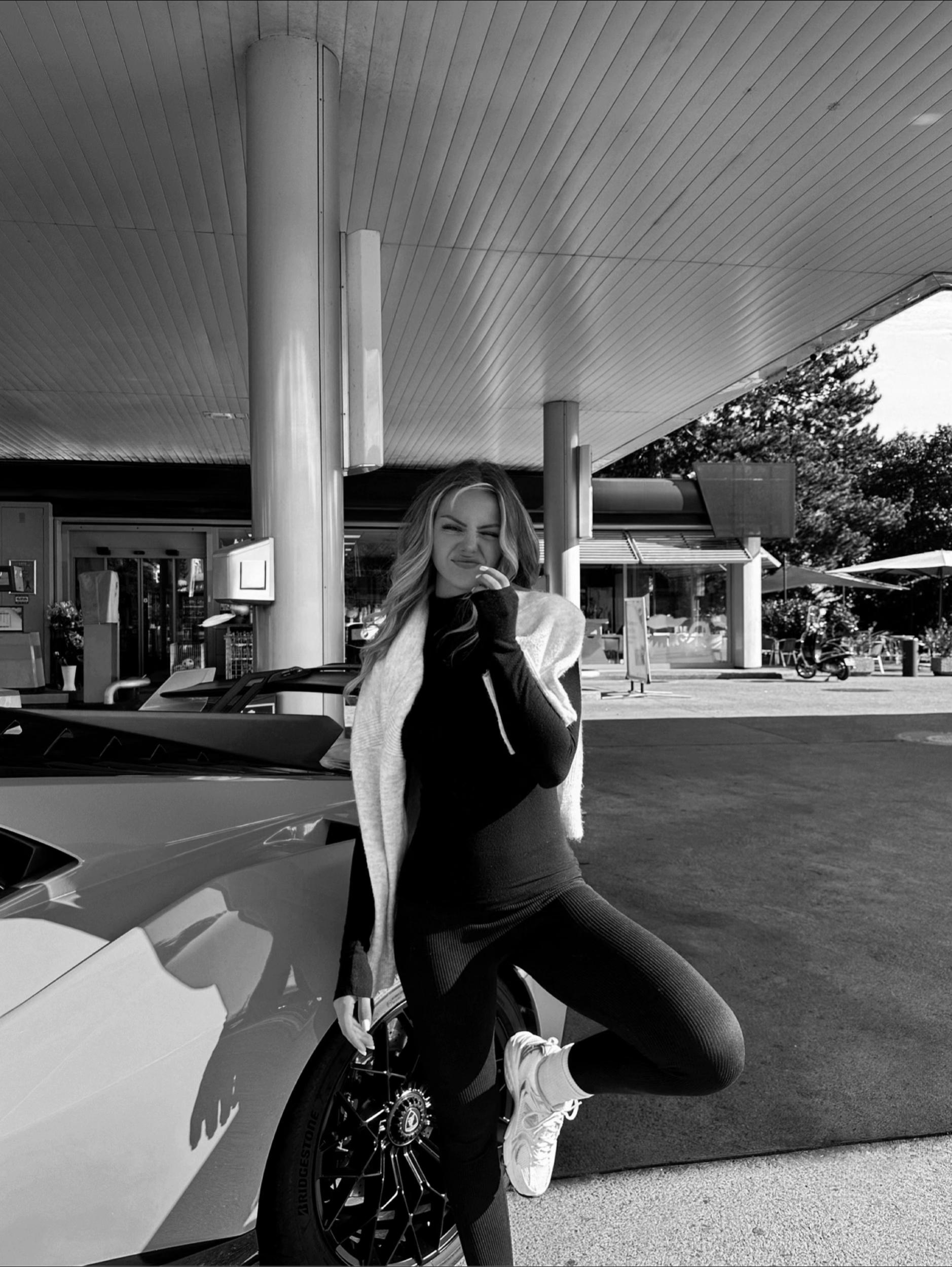 Juliahlrr (@juliaahlr) - Urlebird